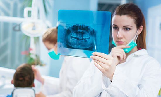 Internes Bleaching Für & Wider - Weiße Zähne mit Bleaching